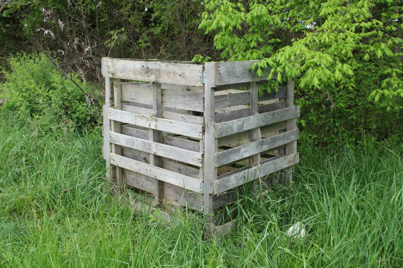DIY Compost Bin: How to Build a Bucket Compost Bin - Mama on the Homestead