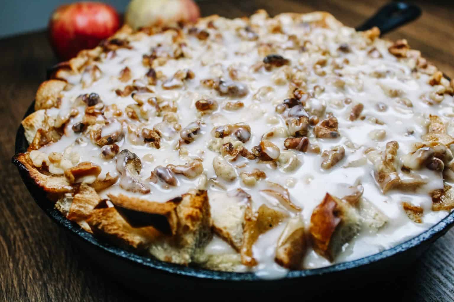Southern Skillet Apple Pie Bread Pudding Recipe - Mama on the Homestead