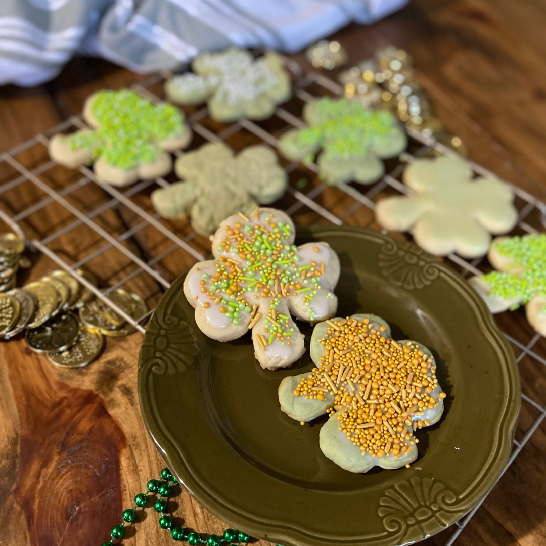 No-Chill Shamrock Sugar Cookies: St Patrick's Day Cookie Recipe - Mama ...
