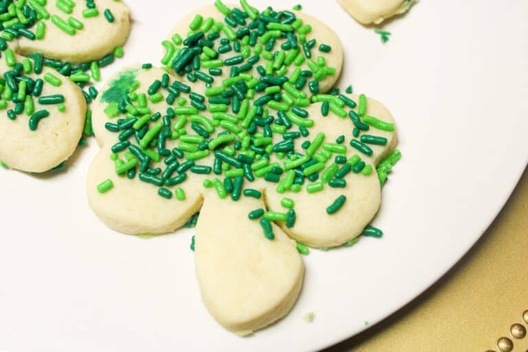 Simple St Patrick's Day Cookie Recipe: Shamrock Sugar Cookies - Mama on ...