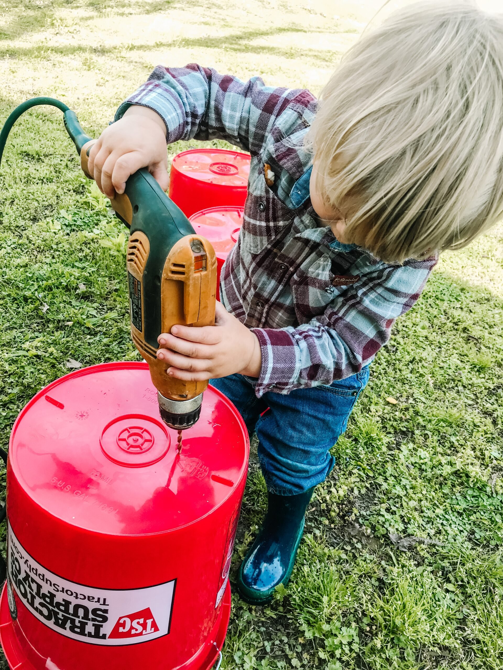 DIY Compost Bin: How to Build a Bucket Compost Bin - Mama on the Homestead