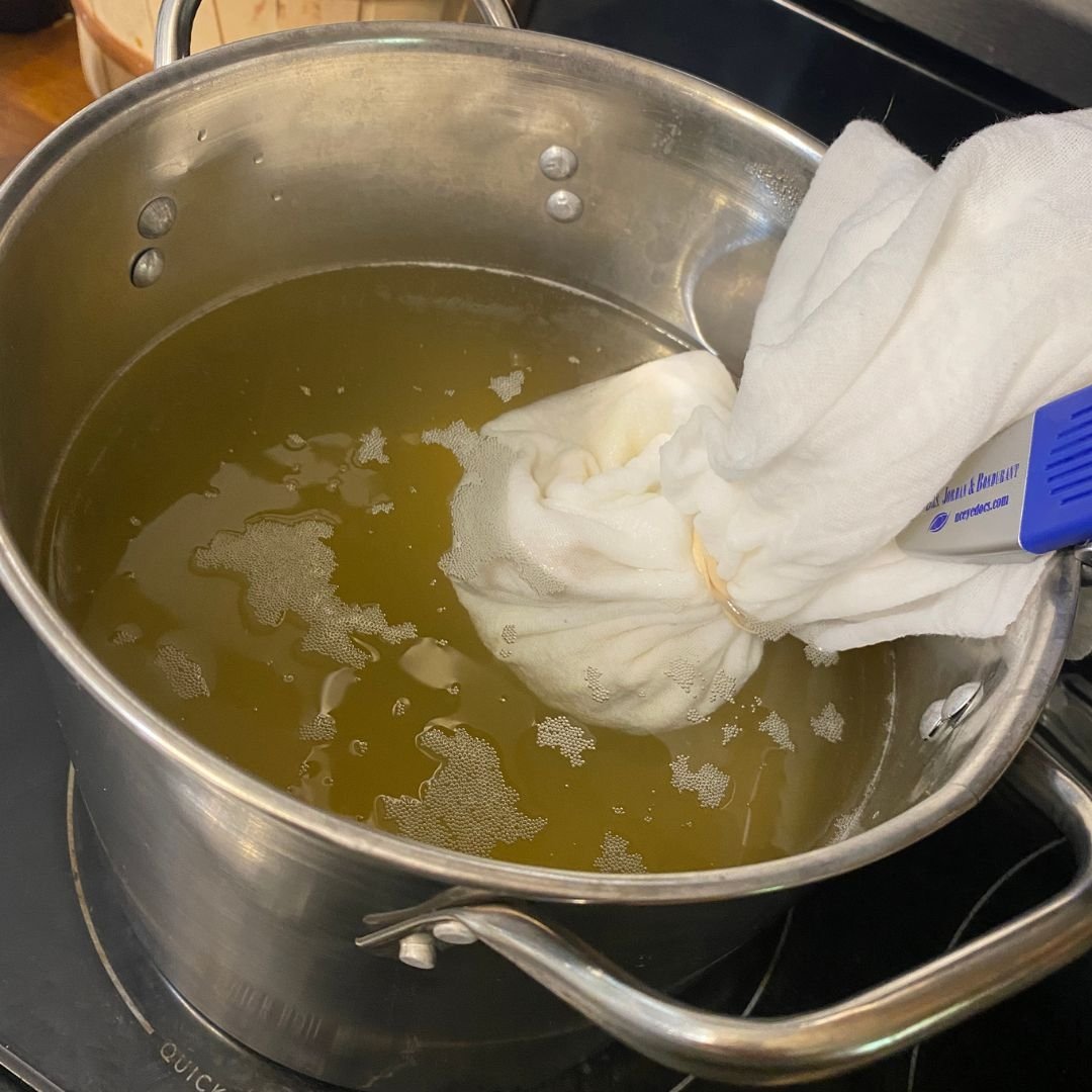 How to Render Beeswax with Less Mess - Mama on the Homestead